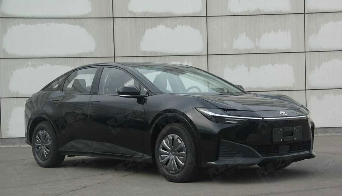 Erste Bilder von Toyotas Elektro-Limousine bZ3 - ecomento.de