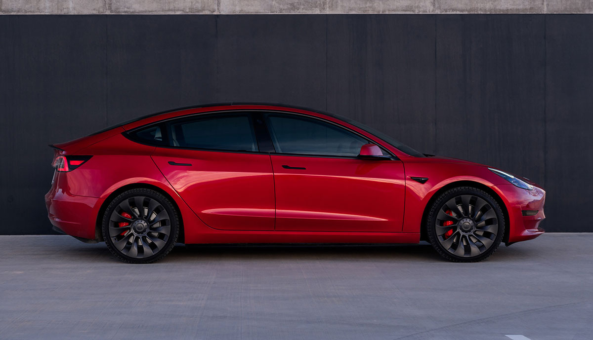 Tesla: Gratis-Strom für schnelle Auslieferung, Neustart von ...